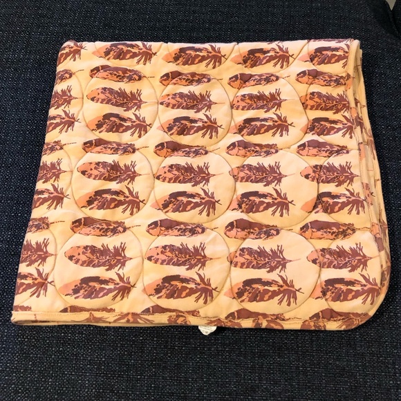 kate quinn | Other | Kate Quinn Feathers Quilt | Poshmark